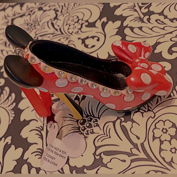 Disney | Holiday | Disney Parks Minnie Mouse Runway Shoe Christmas ...